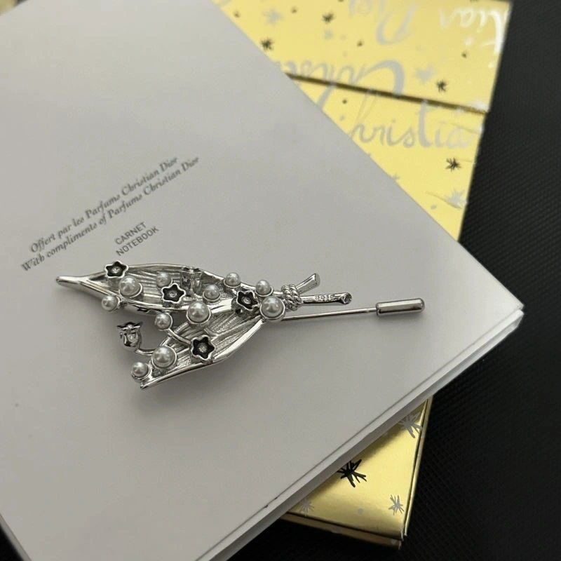 High accuracy Christian Dior Brooches