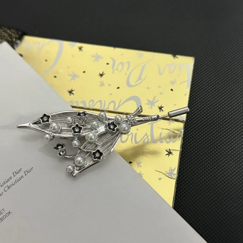 High accuracy Christian Dior Brooches