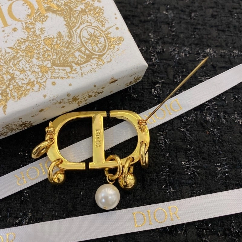 Accurate model Christian Dior Brooches
