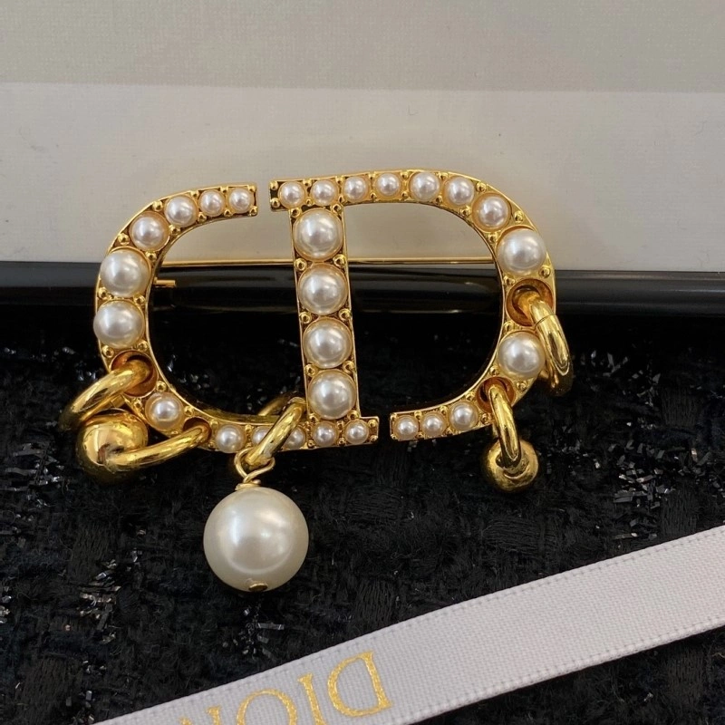 Accurate model Christian Dior Brooches