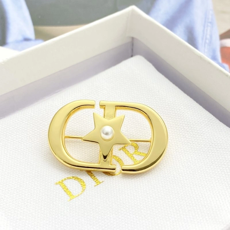Top match Christian Dior Brooches