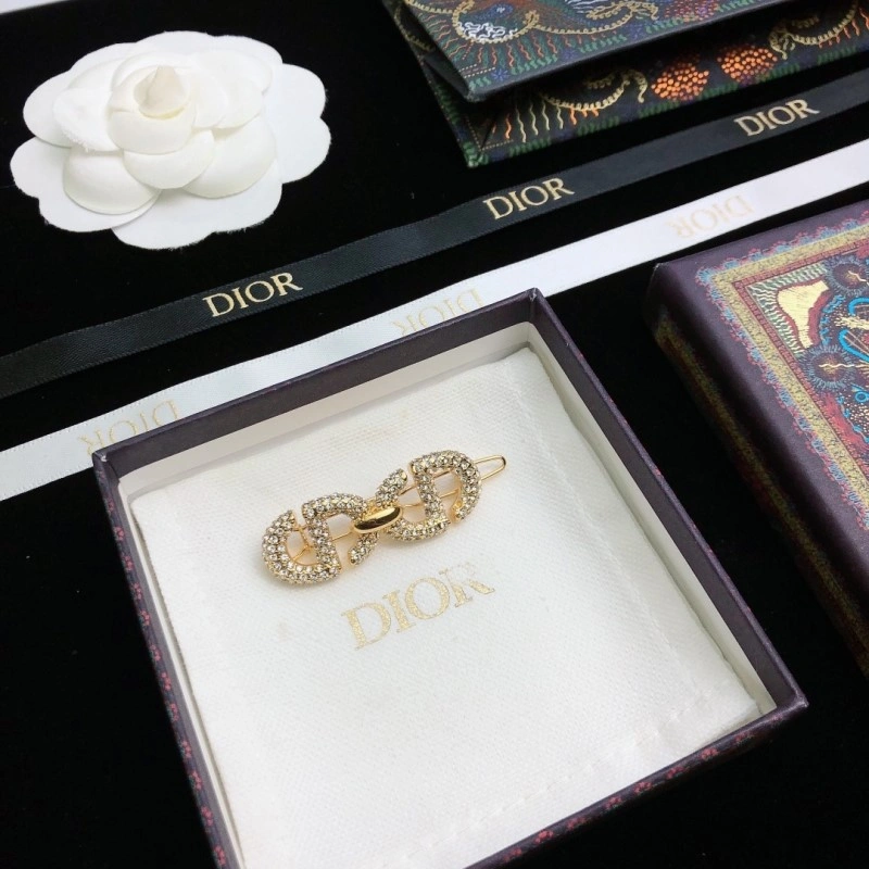 Top mirror Christian Dior Brooches