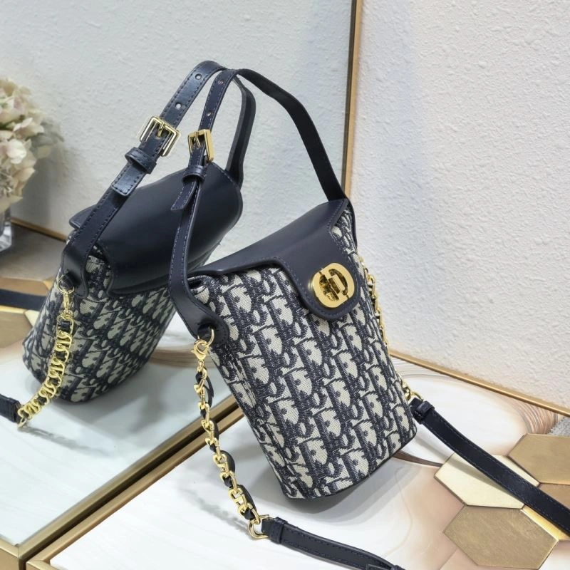 Accurate model Christian Dior Bucket Bags