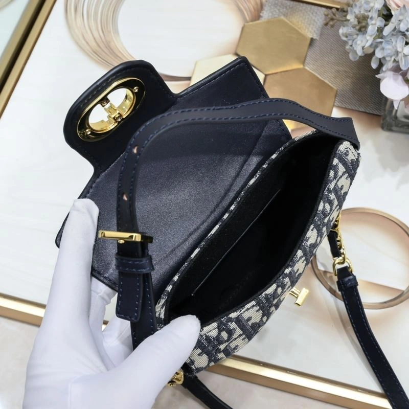 Accurate model Christian Dior Bucket Bags