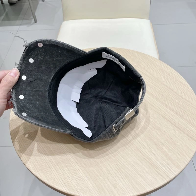 Bargain Christian Dior Caps