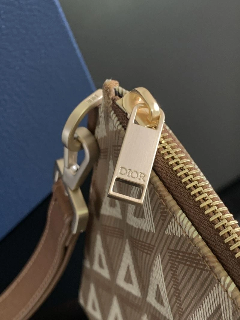 Accurate model Christian Dior Clutch Bags