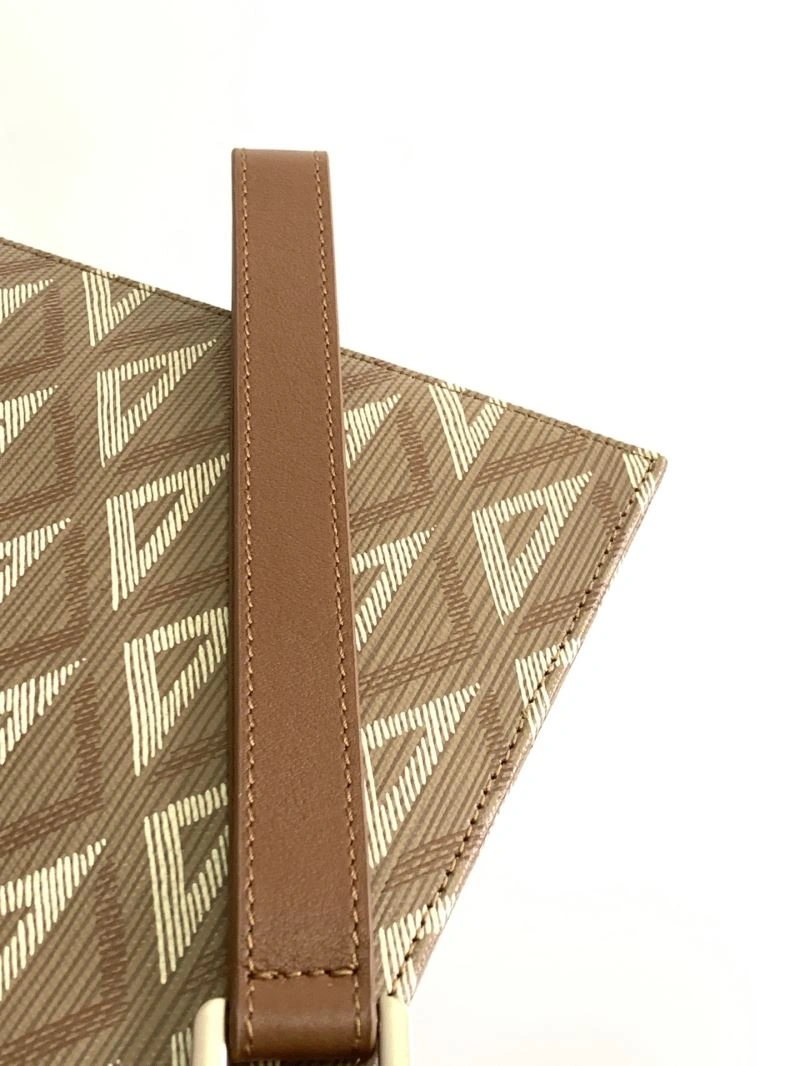 Accurate model Christian Dior Clutch Bags
