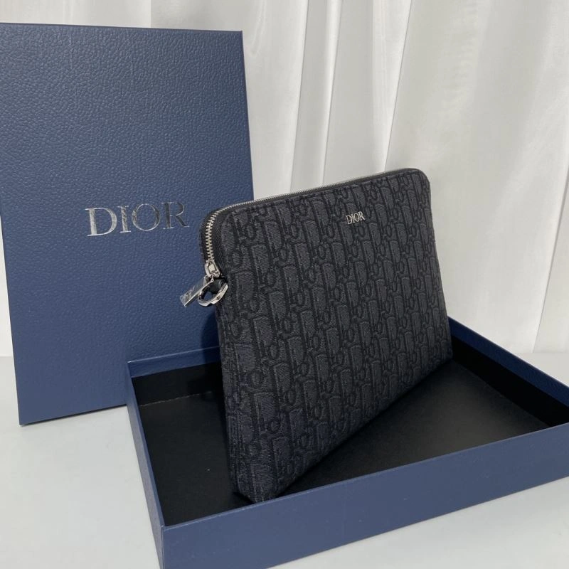 Accurate model Christian Dior Clutch Bags