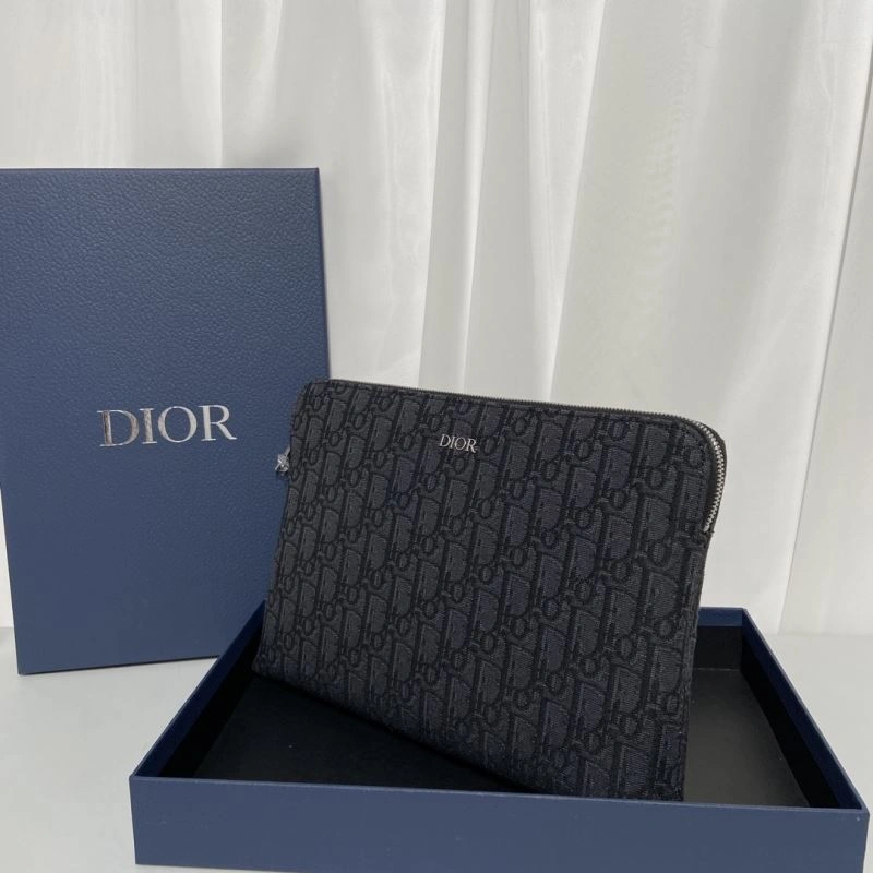 Accurate model Christian Dior Clutch Bags