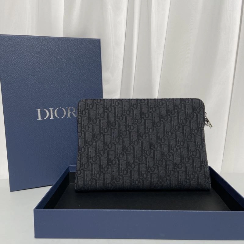 Accurate model Christian Dior Clutch Bags