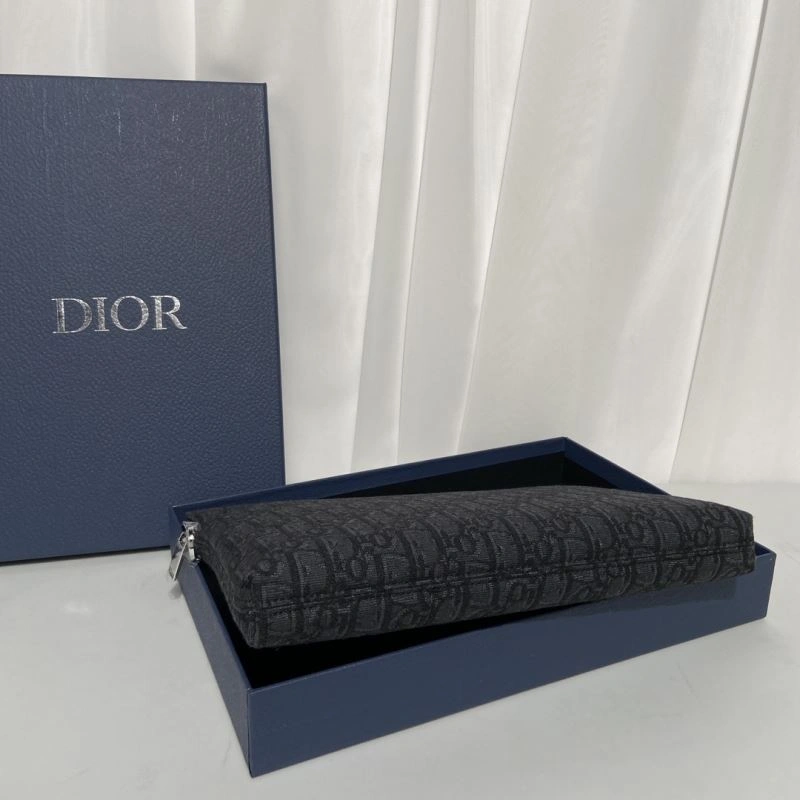 Accurate model Christian Dior Clutch Bags