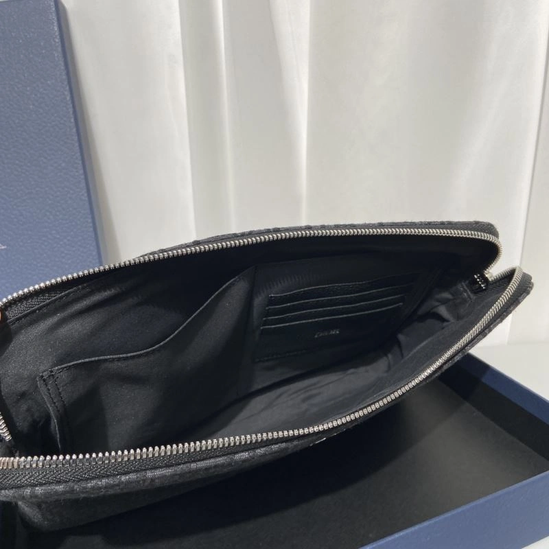 Accurate model Christian Dior Clutch Bags