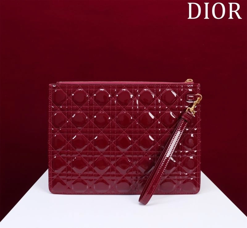 Accurate model Christian Dior Clutch Bags