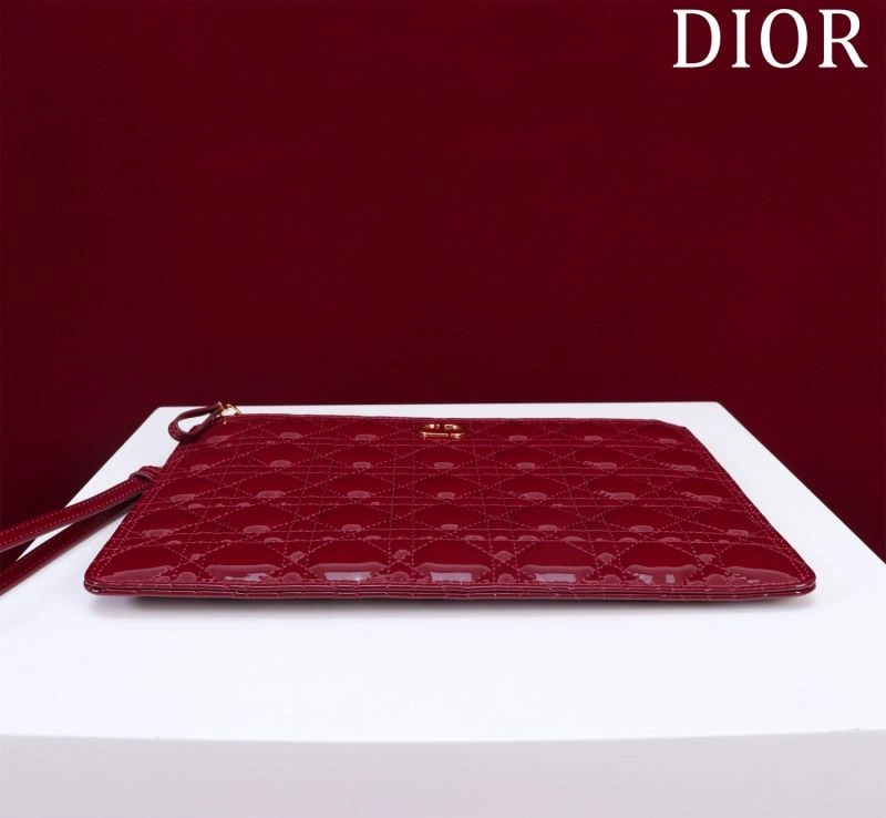 Accurate model Christian Dior Clutch Bags