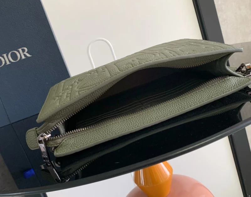 Inexpensive Christian Dior Clutch Bags