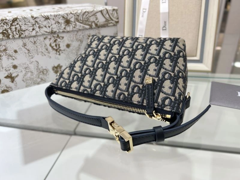 Bargain Christian Dior Clutch Bags