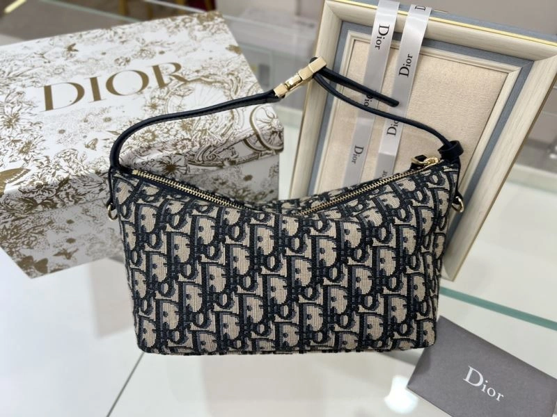 Inexpensive Christian Dior Clutch Bags