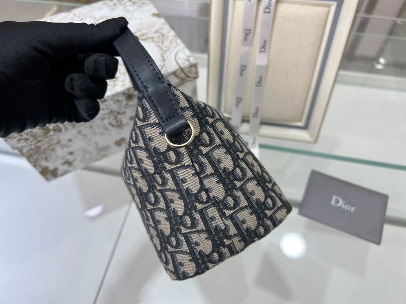 Inexpensive Christian Dior Clutch Bags