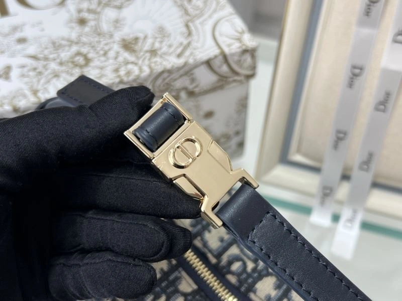 Inexpensive Christian Dior Clutch Bags