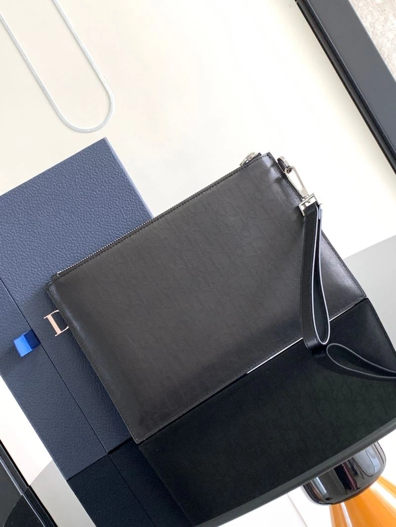 Accurate model Christian Dior Clutch Bags