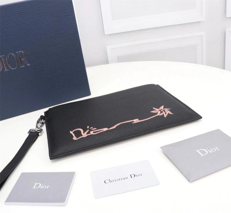 Bargain Christian Dior Clutch Bags
