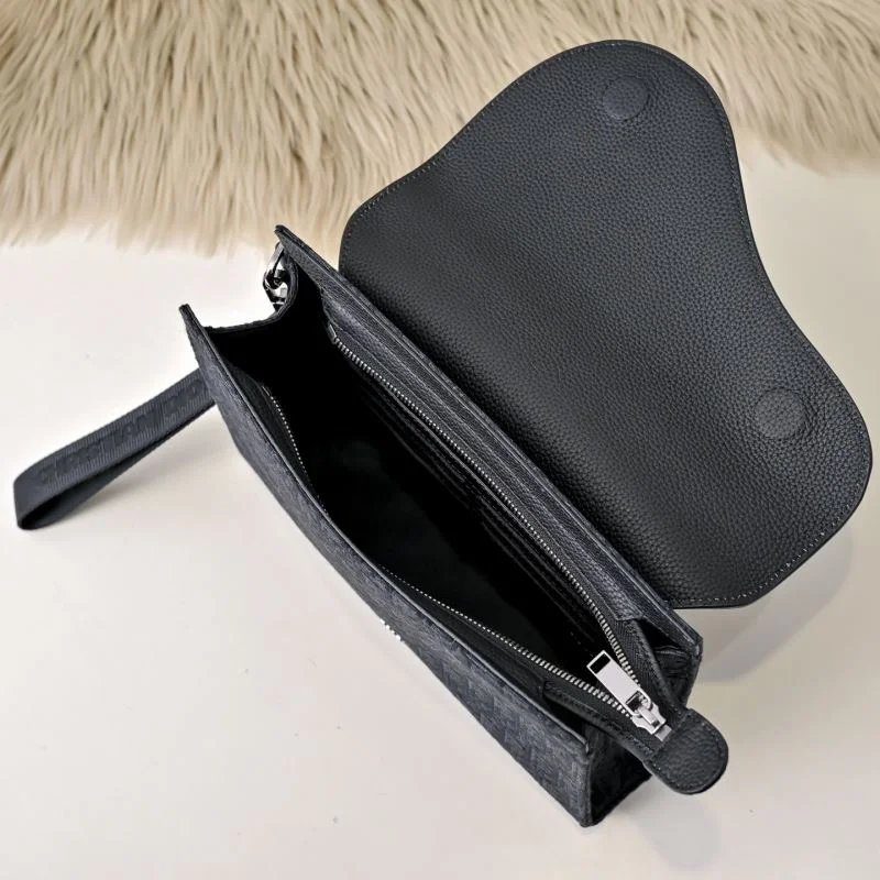 Bargain Christian Dior Clutch Bags