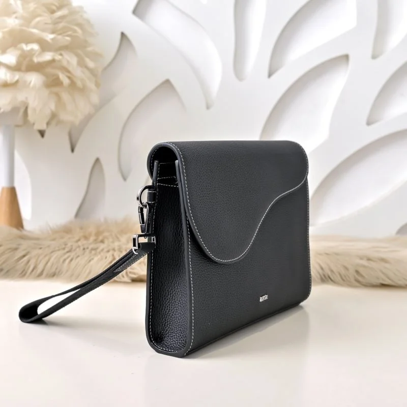 Accurate model Christian Dior Clutch Bags