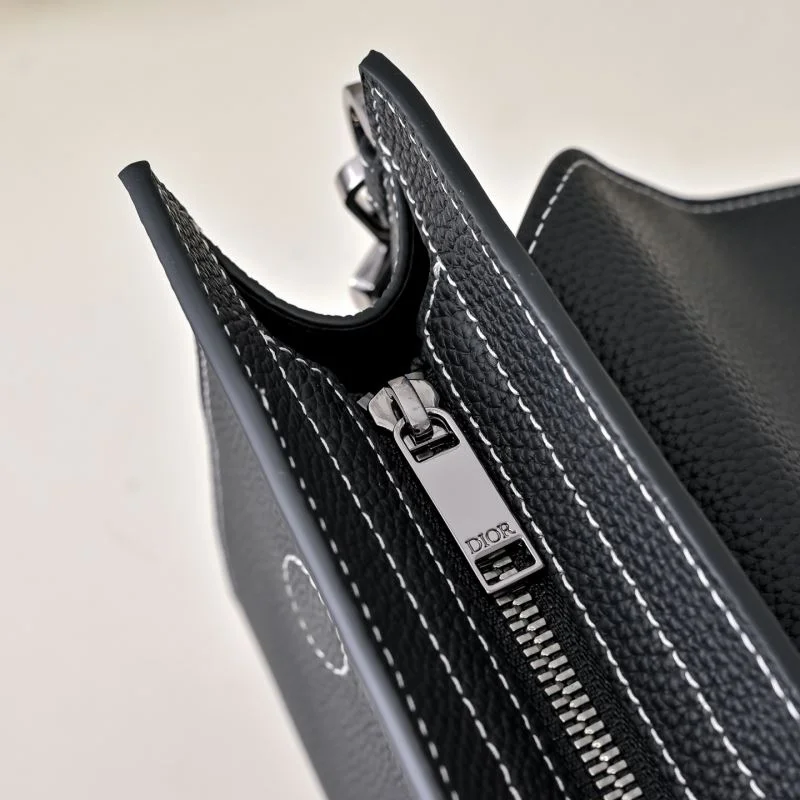 Accurate model Christian Dior Clutch Bags