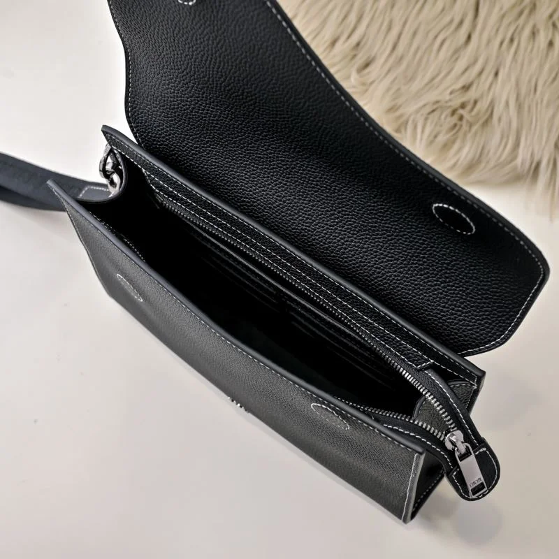 Accurate model Christian Dior Clutch Bags
