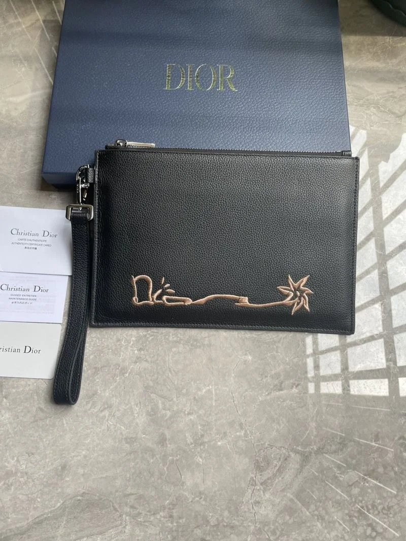 Inexpensive Christian Dior Clutch Bags