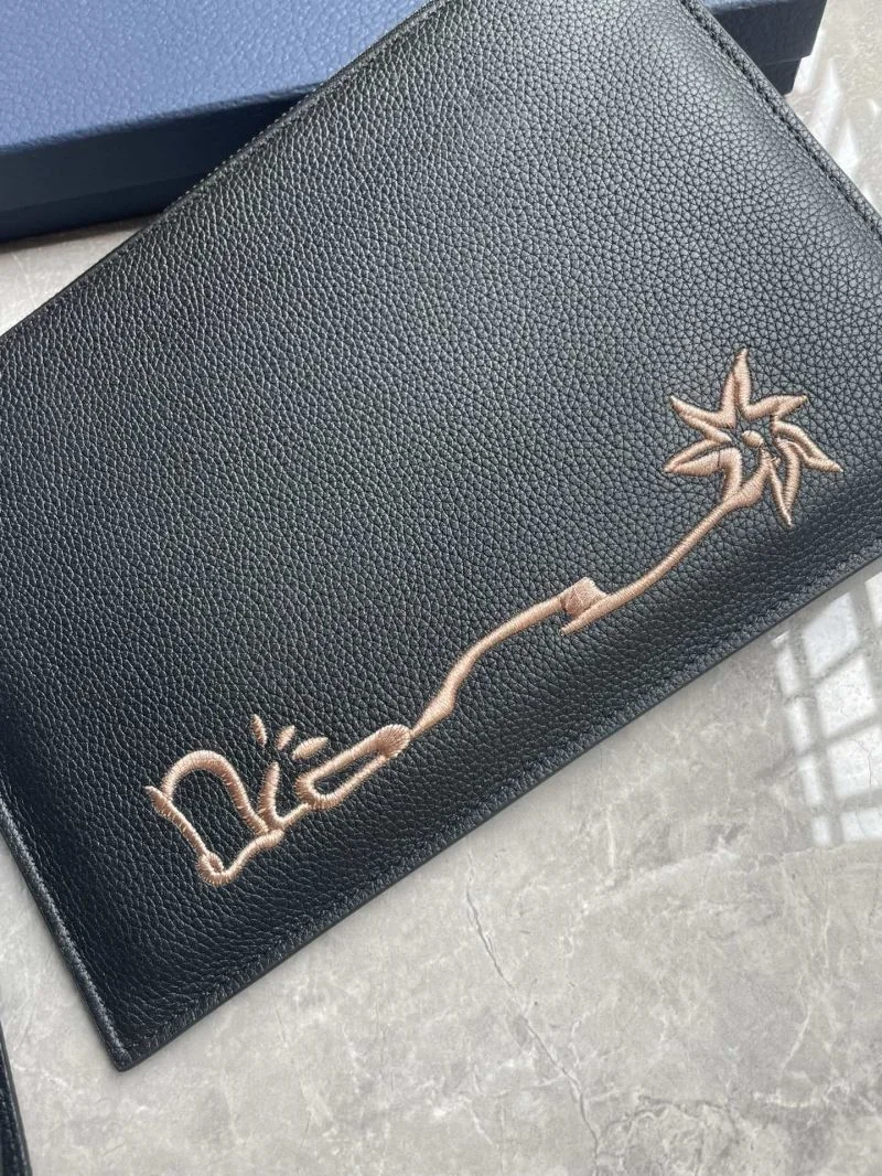 Inexpensive Christian Dior Clutch Bags
