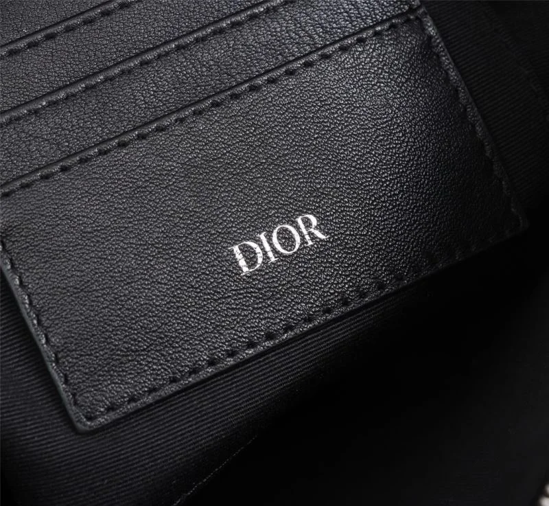 Accurate model Christian Dior Clutch Bags
