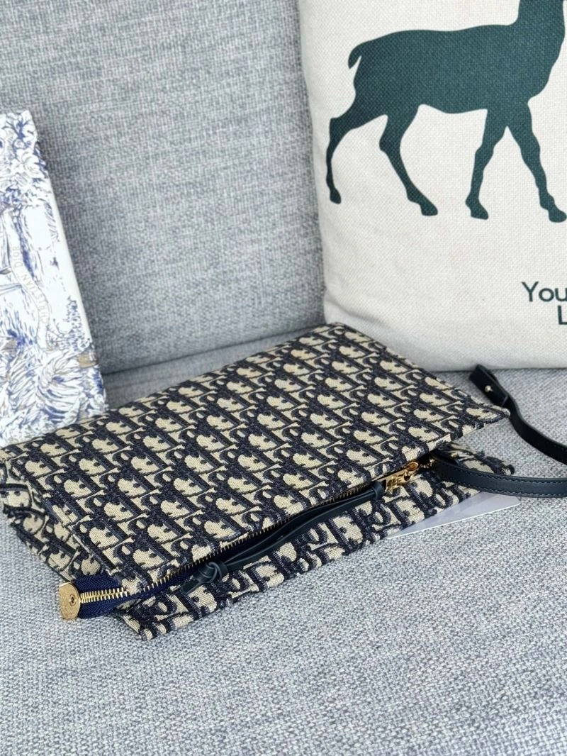 Accurate model Christian Dior Clutch Bags