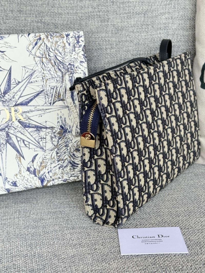 Accurate model Christian Dior Clutch Bags