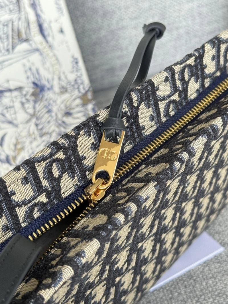 Accurate model Christian Dior Clutch Bags