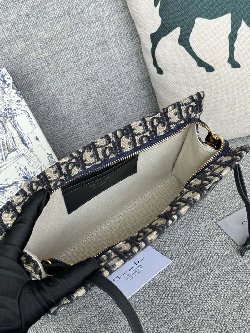 Accurate model Christian Dior Clutch Bags