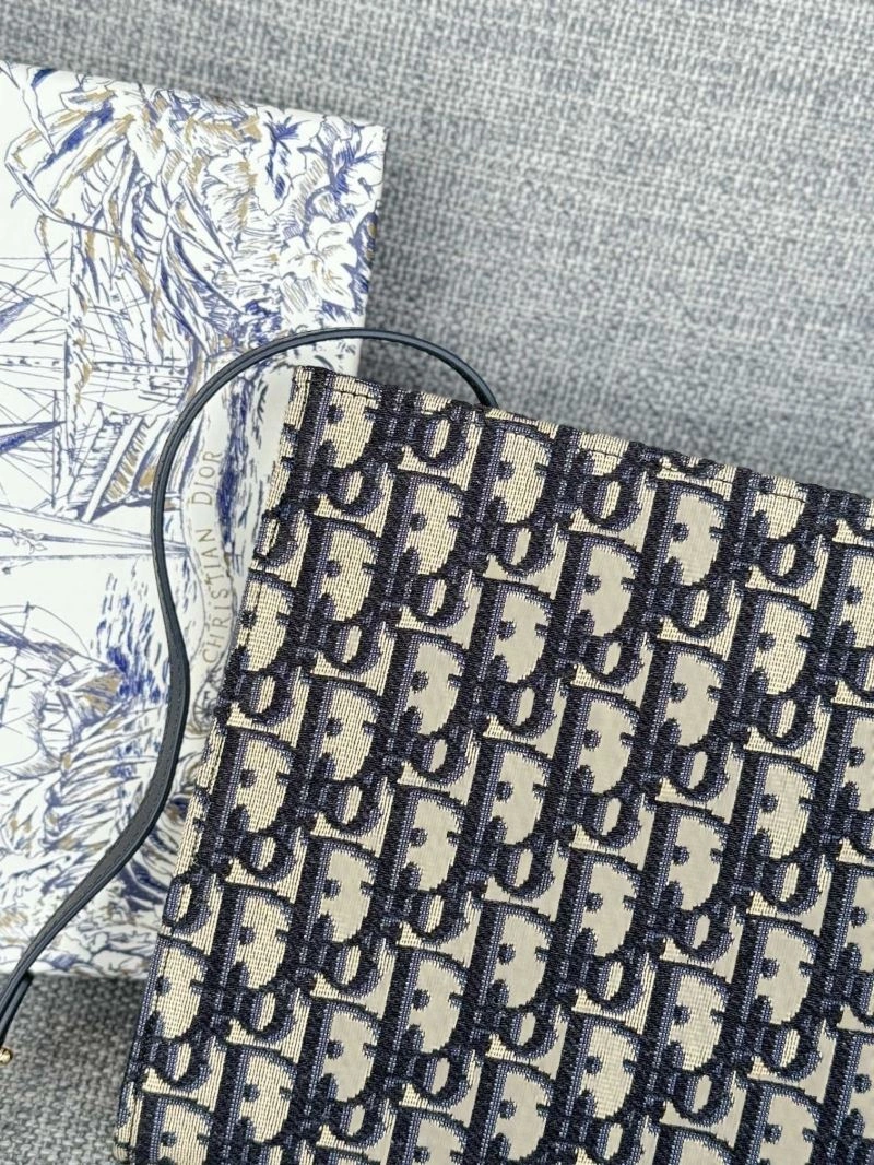 Accurate model Christian Dior Clutch Bags