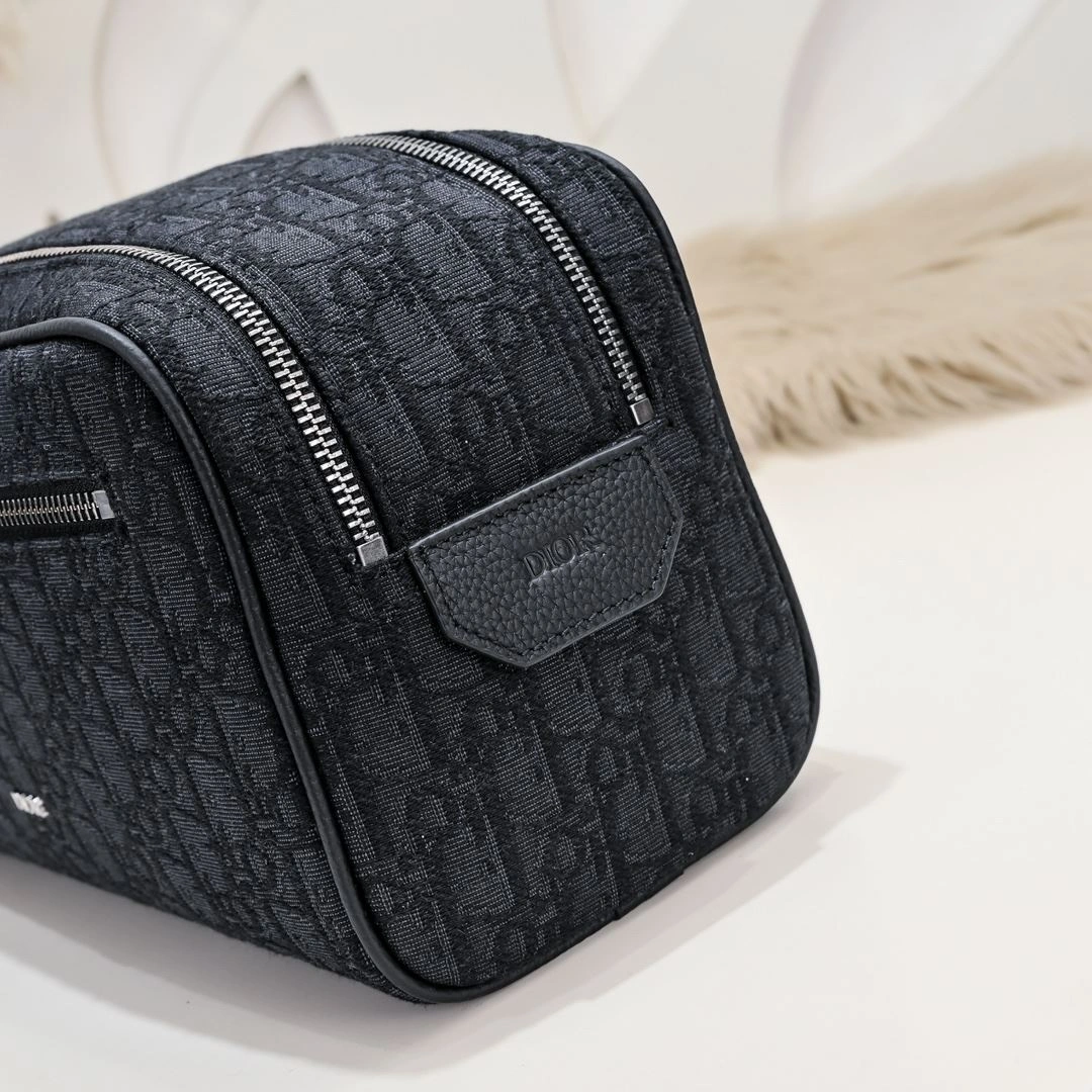 Low-cost Christian Dior Cosmetic Bags