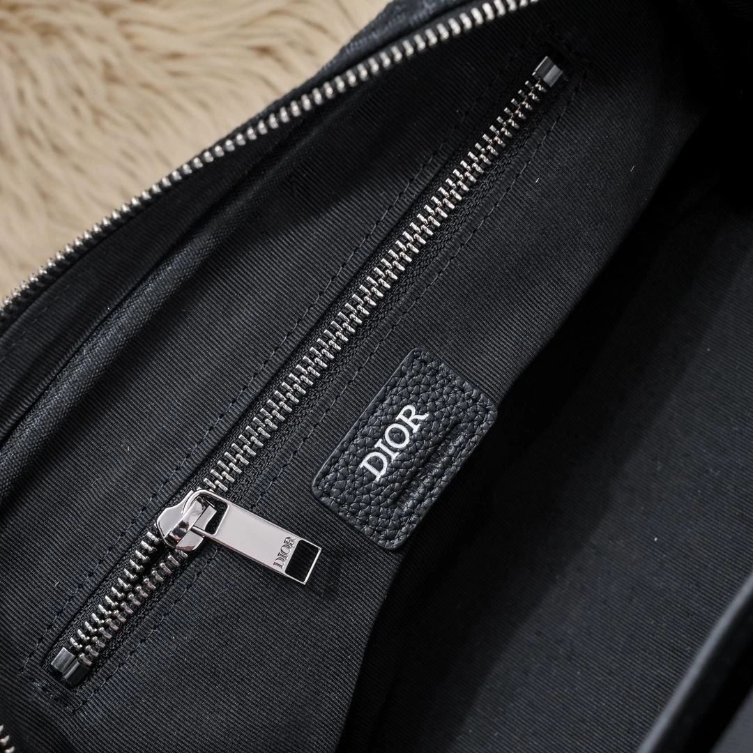 Low-cost Christian Dior Cosmetic Bags