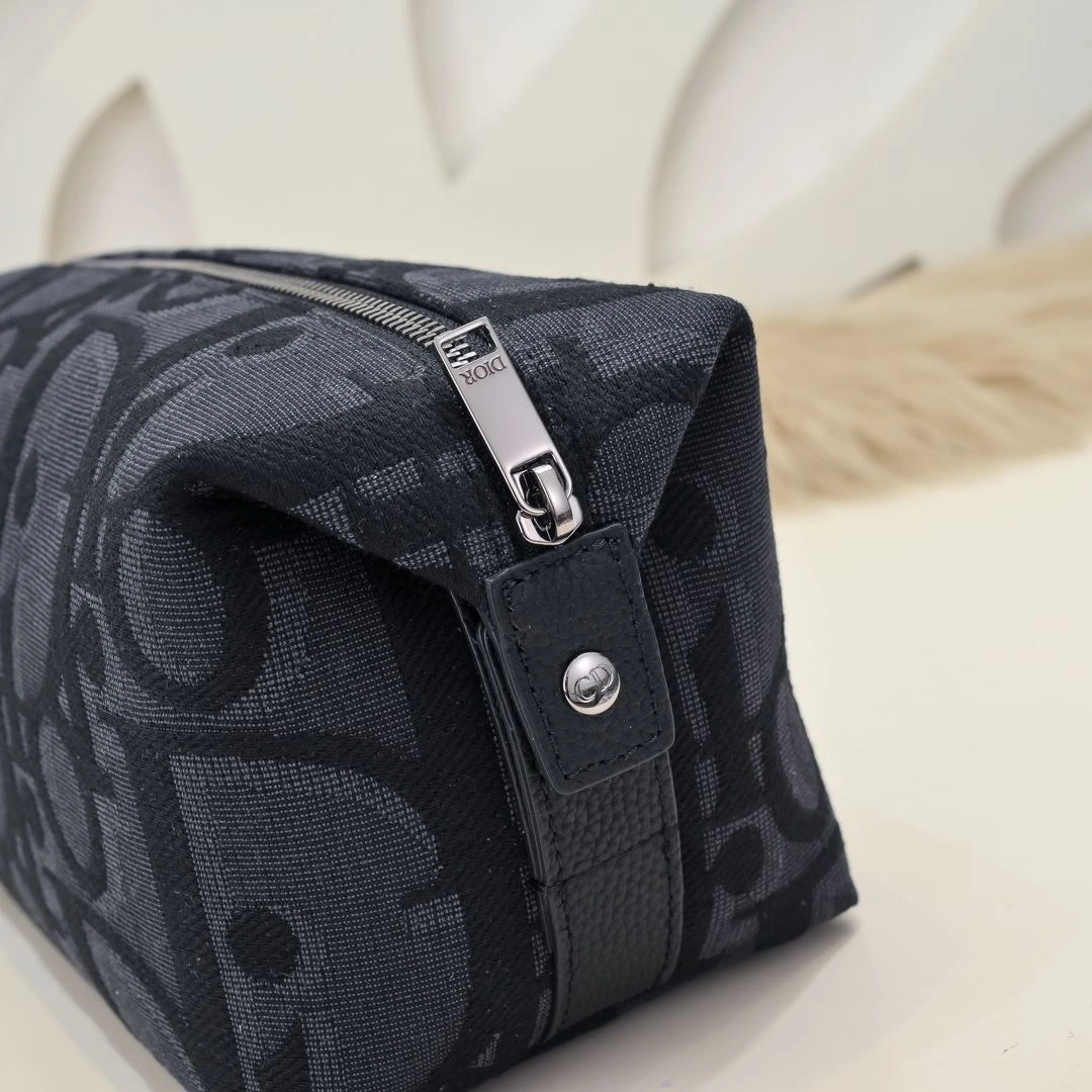 Accurate model Christian Dior Cosmetic Bags