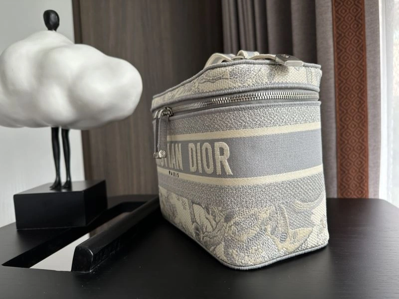 Low-cost Christian Dior Cosmetic Bags