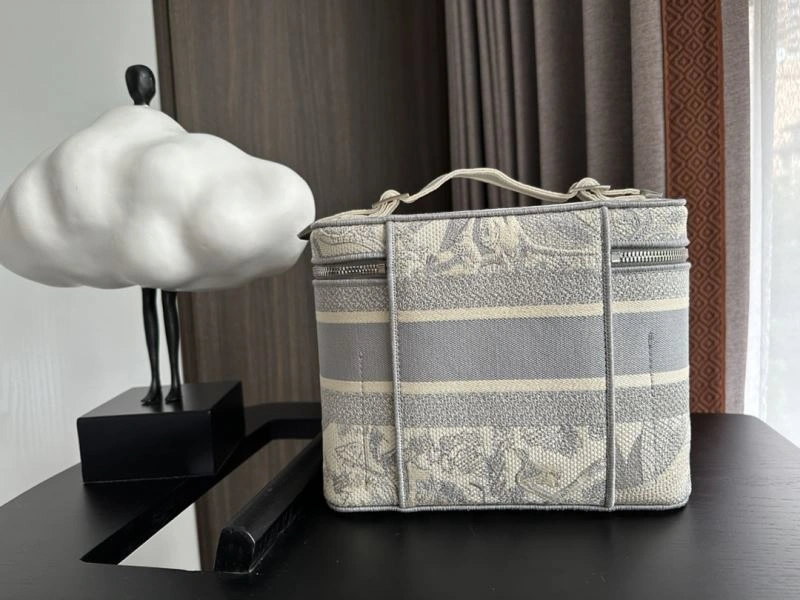 Low-cost Christian Dior Cosmetic Bags