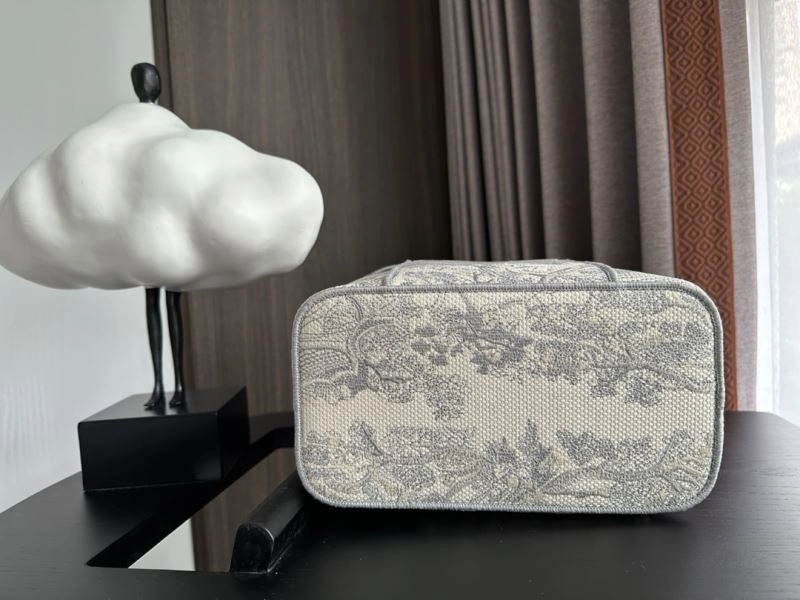 Low-cost Christian Dior Cosmetic Bags