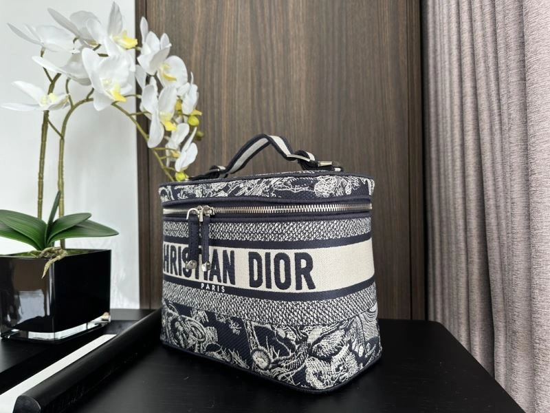 Top match Christian Dior Cosmetic Bags