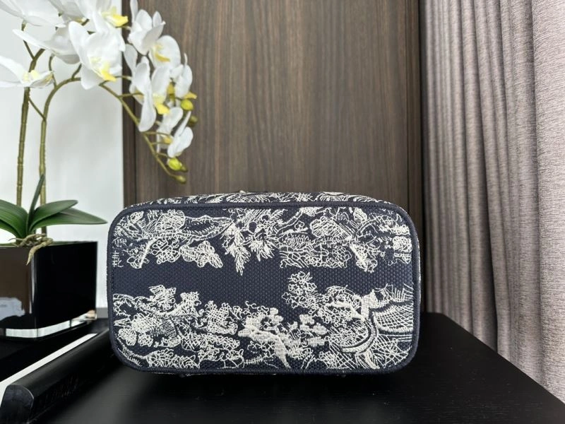 Top match Christian Dior Cosmetic Bags