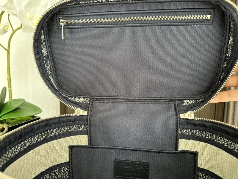 Top match Christian Dior Cosmetic Bags