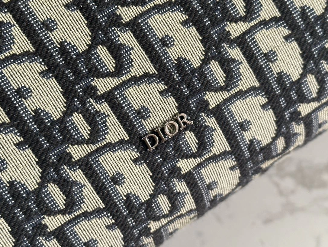 Top mirror Christian Dior Cosmetic Bags