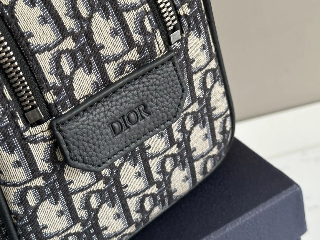 Top mirror Christian Dior Cosmetic Bags