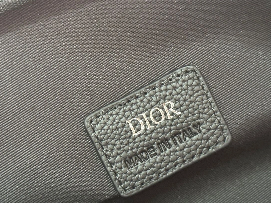 Top mirror Christian Dior Cosmetic Bags