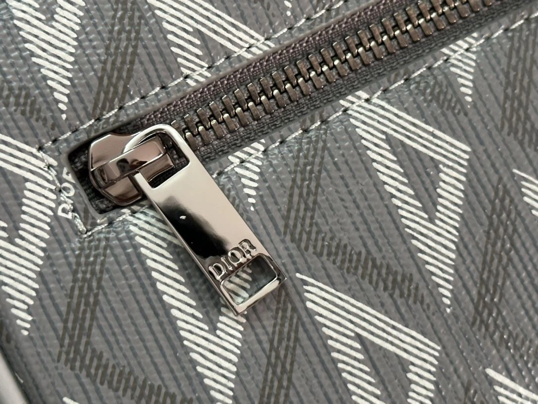 Top mirror Christian Dior Cosmetic Bags